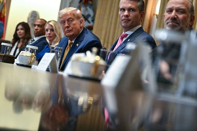 La Corte Suprema da luz verde al gobierno de Trump para llevar a cabo despidos masivos en el ...