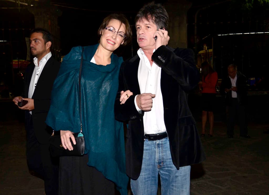 A sus 65 años, Alejandro Camacho vive al máximo con un amor que conoció ...