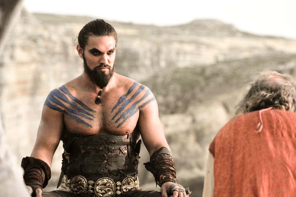 Emilia Clarke reveló que Jason Momoa y ella lloraron al grabar escenas ...