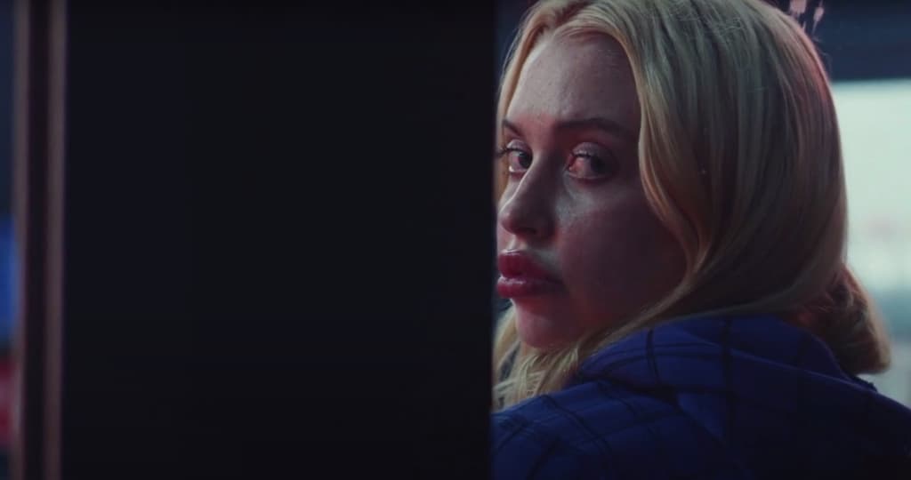Euphoria: Chloe Cherry, la actriz que interpreta a Faye, hacía cine ...