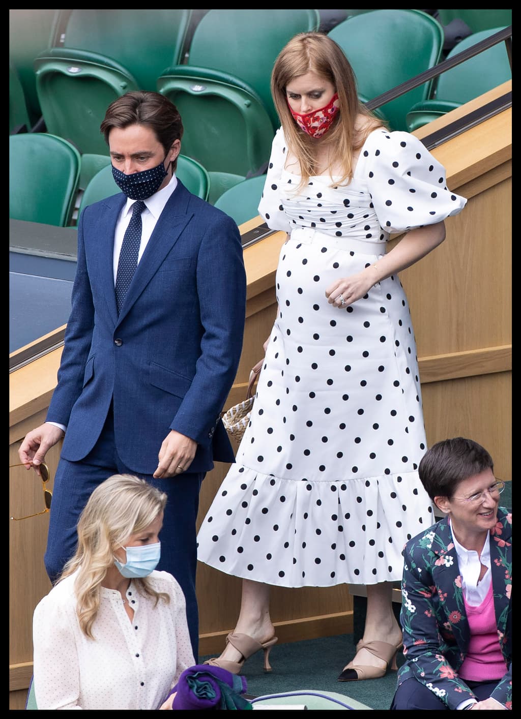 La princesa Beatrice muestra su pancita de embarazo previo a su primer ...