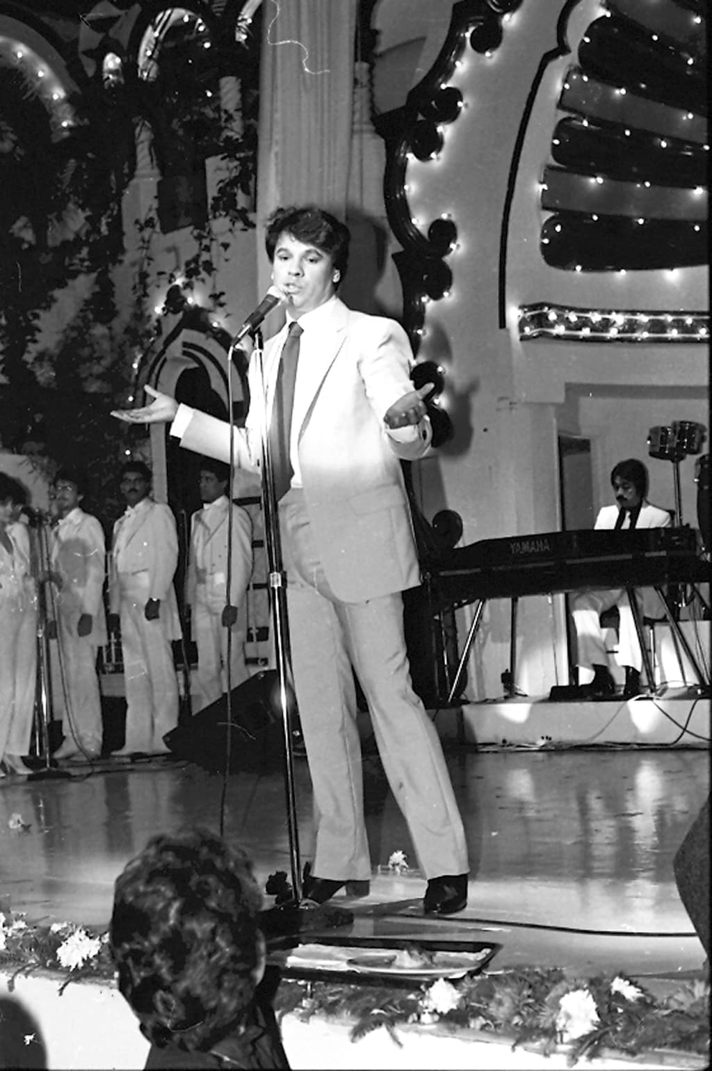 Mexican singer-songwriter Juan Gabriel dies at age 66 | Univision News ...