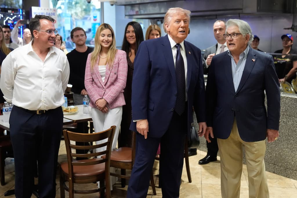 El presidente Trump visitó El Arepazo en Doral | Univision Miami WLTV ...