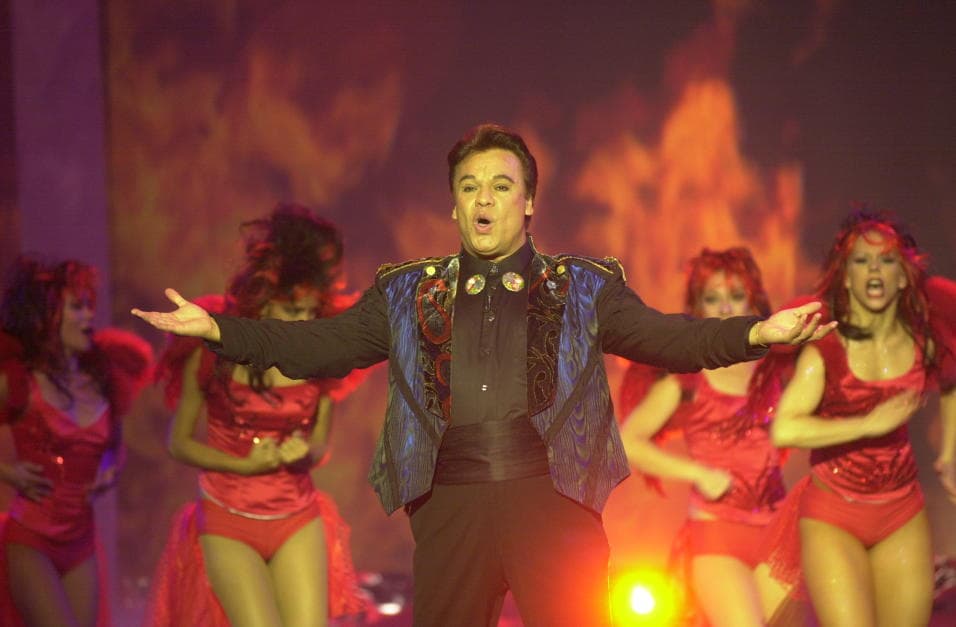 Mexican singer-songwriter Juan Gabriel dies at age 66 | Univision News ...