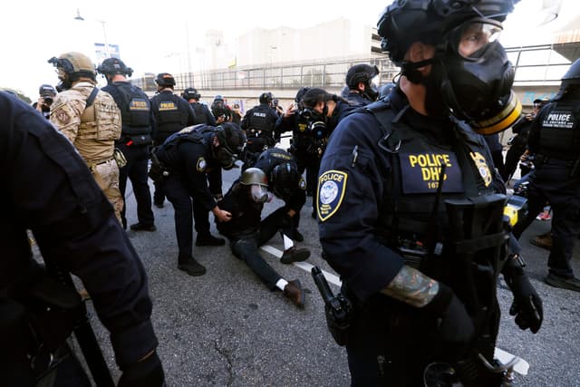 Protesta “No Kings” en Los Ángeles: detención y gas lacrimógeno cerca ...