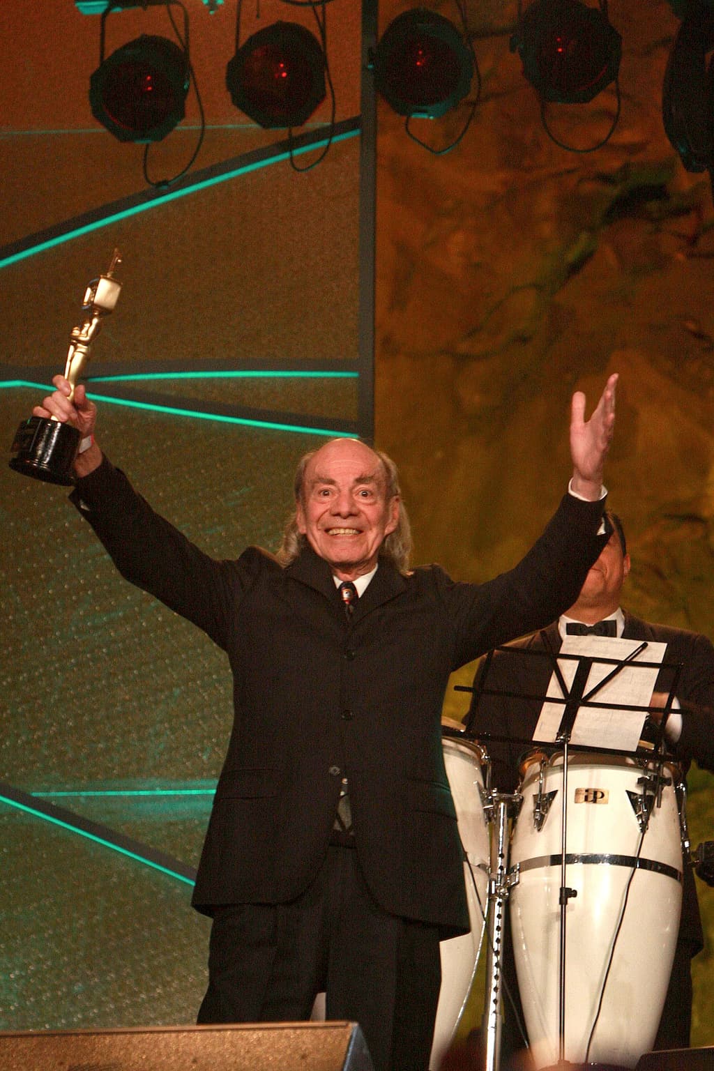 Muere El Loco Valdes a los 89 años | Univision Famosos | Univision