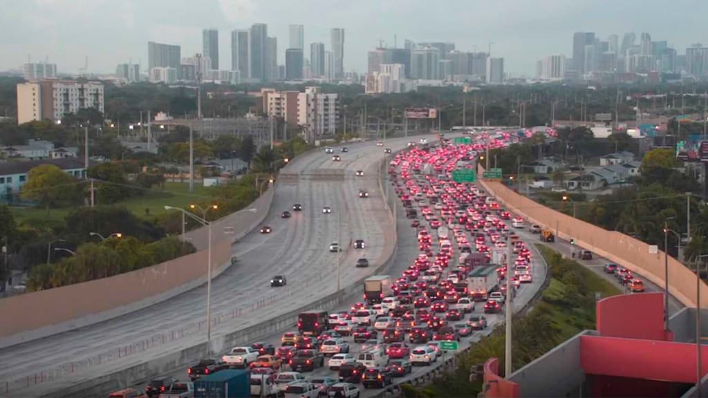 Accidente múltiple en la carretera I95 de Miami deja un muerto y caos ...