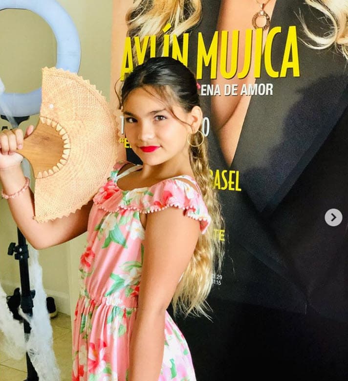 La hija de Aylín Mujica y Gabriel Valenzuela cumple 10 años y cada vez ...