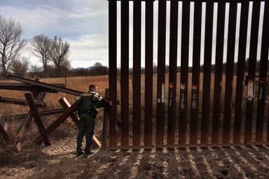 3D simulation of President Trump’s wall based on his own specifications ...
