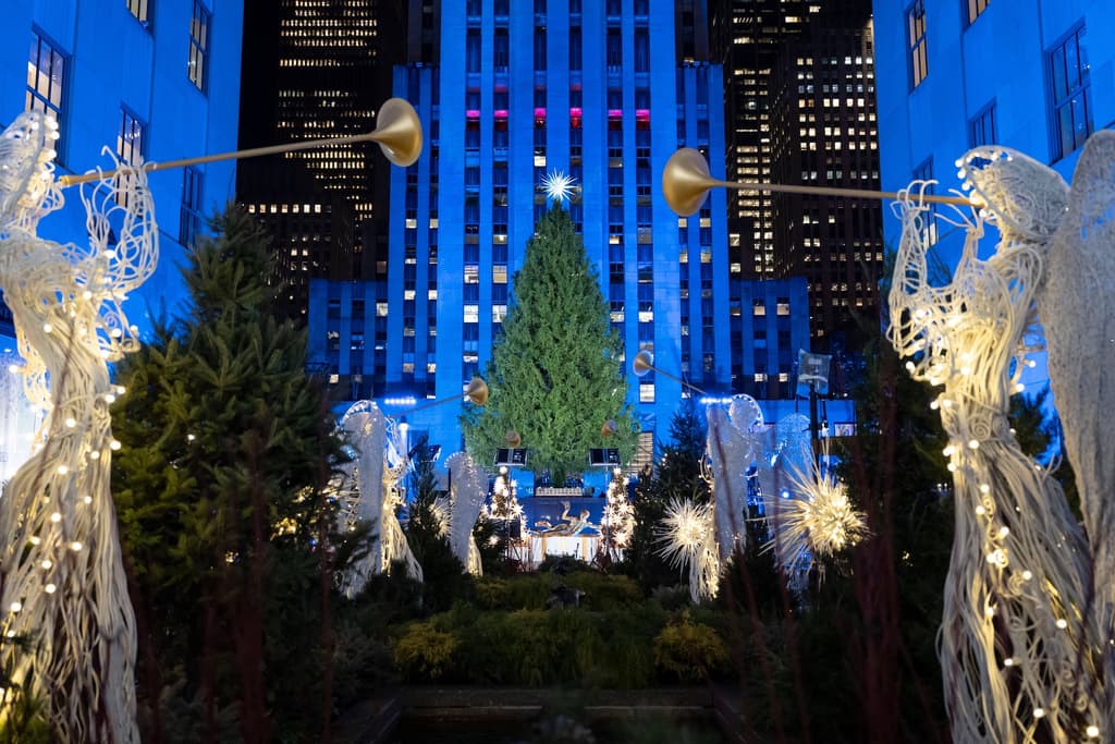 Nueva York celebra el encendido del icónico Árbol de Navidad del ...