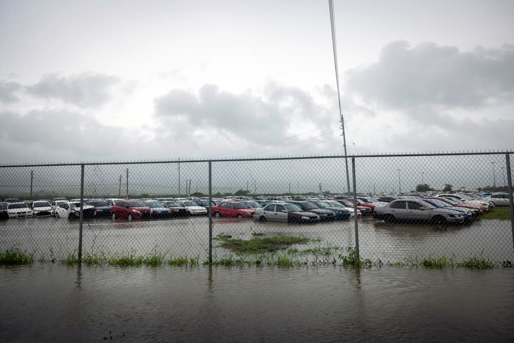 El huracán Fiona deja más lluvia en Puerto Rico mientras grupos de ...