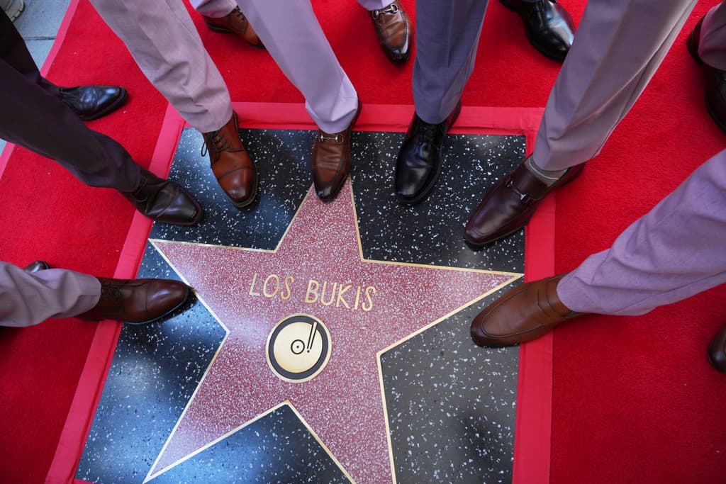 Los Bukis reciben su estrella en el Paseo de la Fama de Hollywood ...