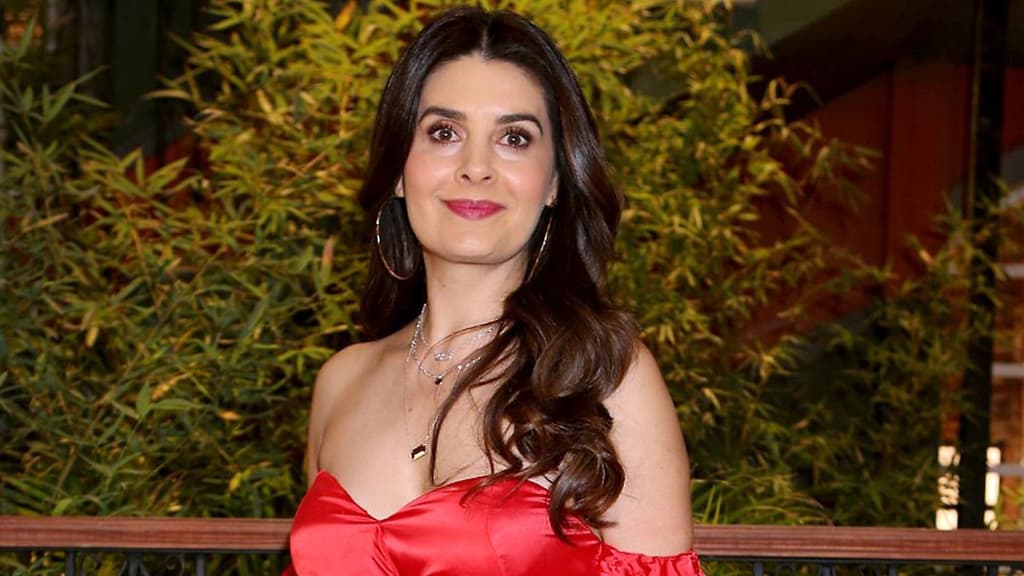 Mayrín Villanueva prueba, a sus 51 años, cuáles son los mejores trajes ...