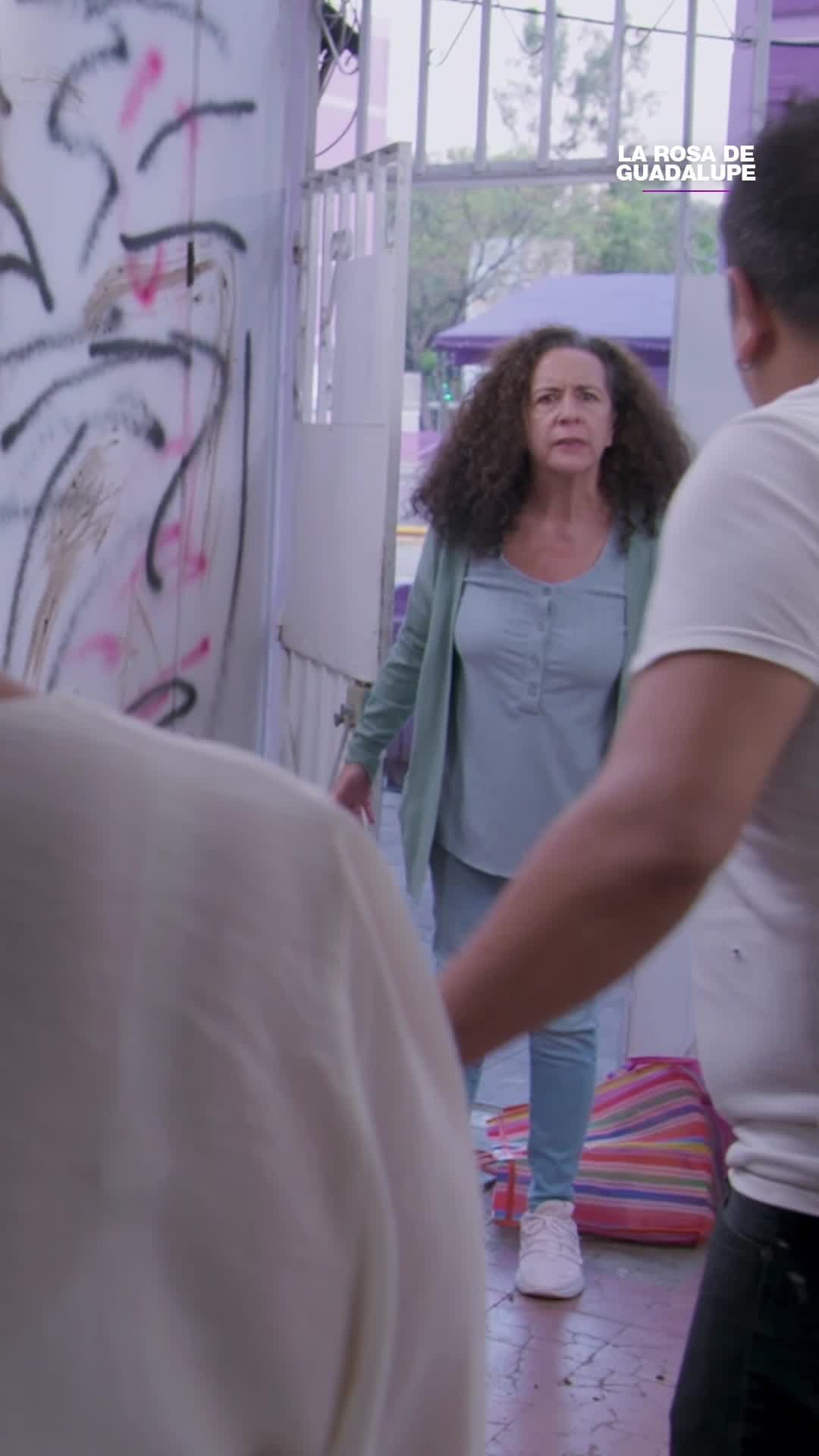 La odian por ser la madre de un chacal | Series La Rosa de Guadalupe ...