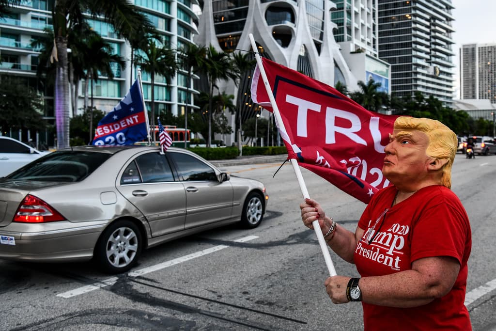 Arrestan a hombre de Florida que se tomó una foto en los disturbios del ...