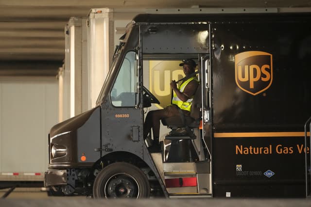 Ante baja en envíos de paquetes UPS anuncia eliminación de 12,000 ...