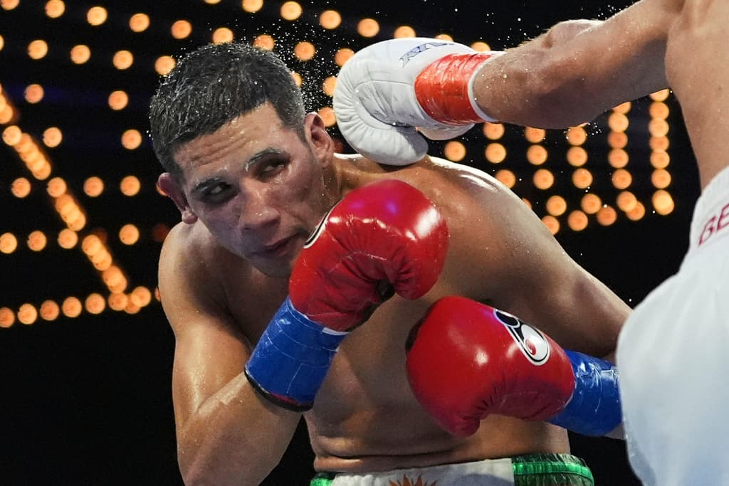 Xander Zayas, nuevo campeón mundial de la OMB en las 154 libras tras ...