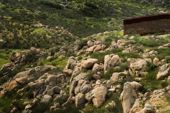 3D simulation of President Trump’s wall based on his own specifications ...