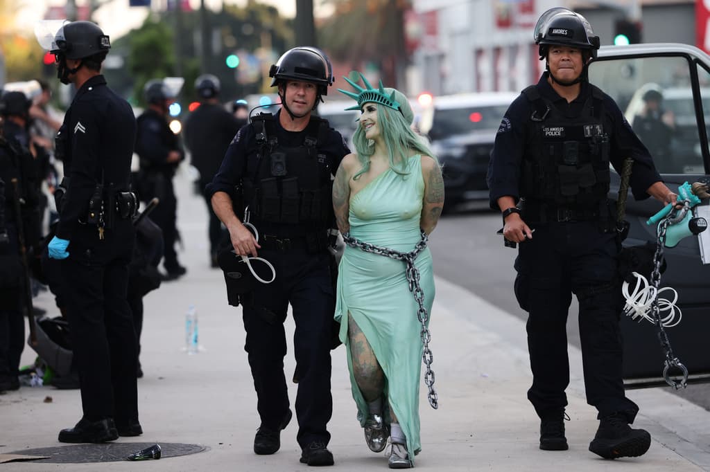 Protesta “No Kings” en Los Ángeles: detención y gas lacrimógeno cerca ...