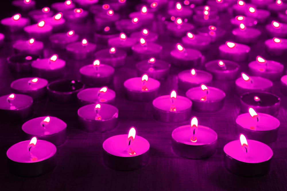 El significado esotérico de las velas moradas | Horóscopos | Univision