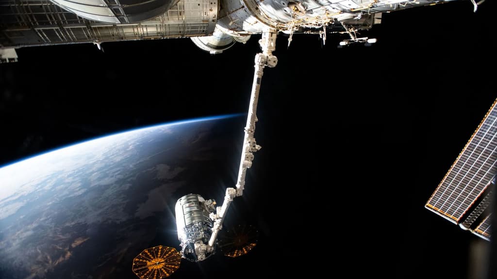 El cohete Starship de SpaceX emite sonidos electrofónicos en su paso ...