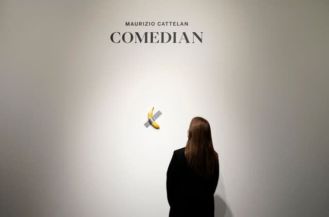 Plátano pegado en la pared: la obra de arte 'Comedian' de Maurizio ...