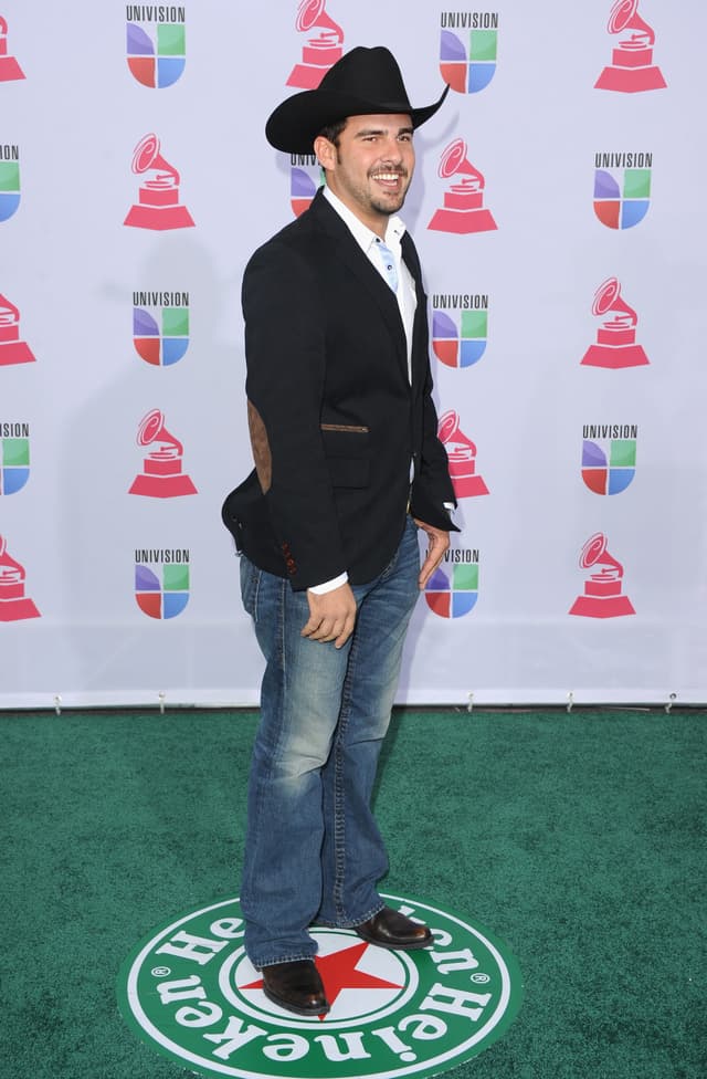 La nueva esposa de Jerry Bazúa dice que “él y yo somos uno” (tanto que ...