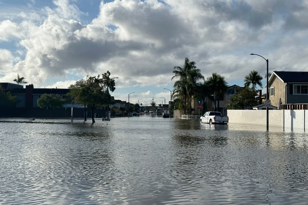 Inundaciones y deslaves en California por tormenta: alertas en Los ...