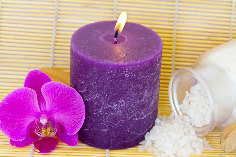 El significado esotérico de las velas moradas | Horóscopos | Univision