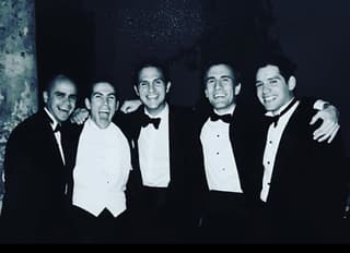 Charlie del grupo Magneto reapareció y por poco no lo reconocemos ...