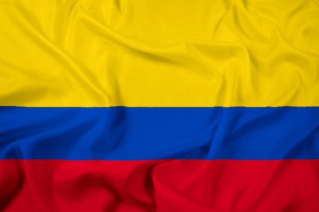 Poca creatividad: 14 banderas muy parecidas alrededor del mundo ...
