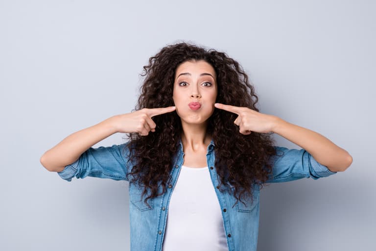 5 ejercicios para hacer que tu cara se vea más delgada y con menos ...