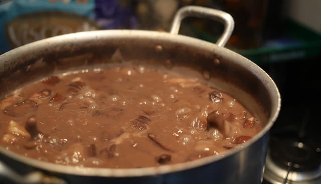 Guardar una olla con comida en el refri es un gran error y puede dañar ...