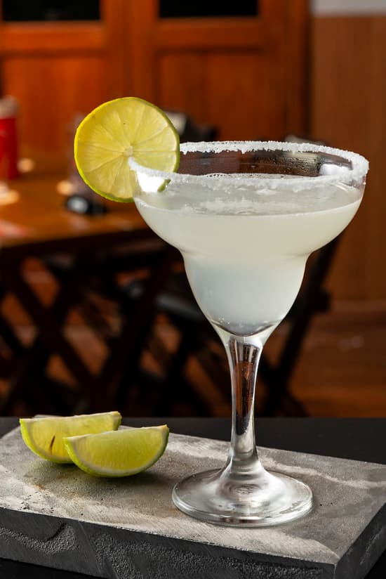 Receta para preparar el cóctel Esperma de pitufo | Delicioso | Univision