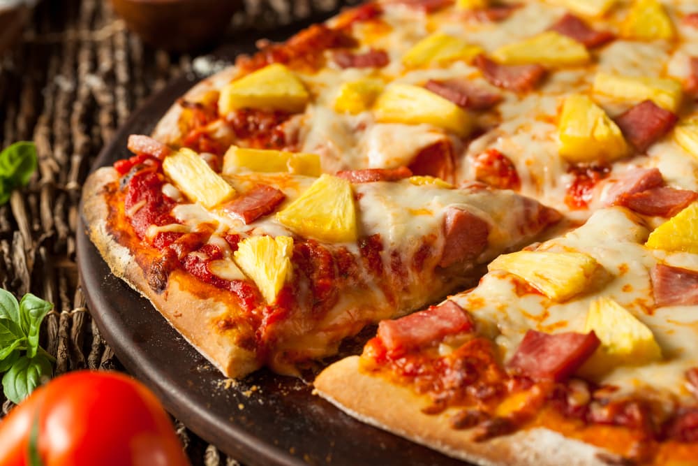 ¿Conocías la historia de la pizza hawaiana? | Delicioso | Univision