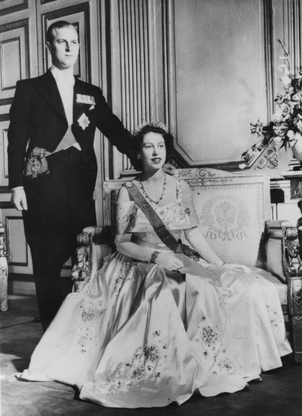 La reina Isabel y Felipe celebran 73 años de casados con fotos inéditas ...