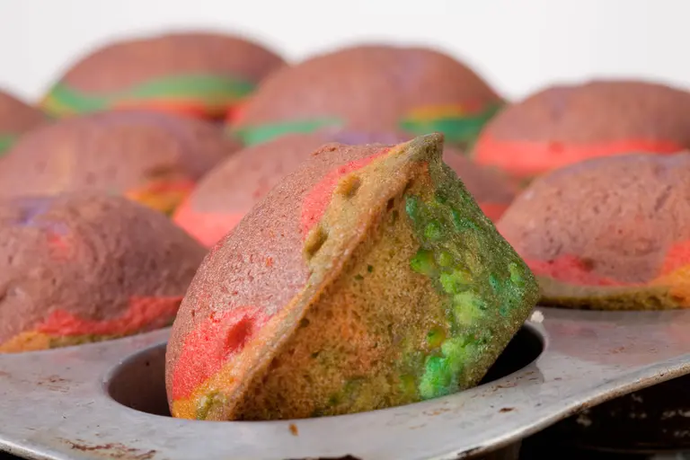 ¡Cupcakes arco iris! Tu amor por la repostería hecho color | Delicioso ...