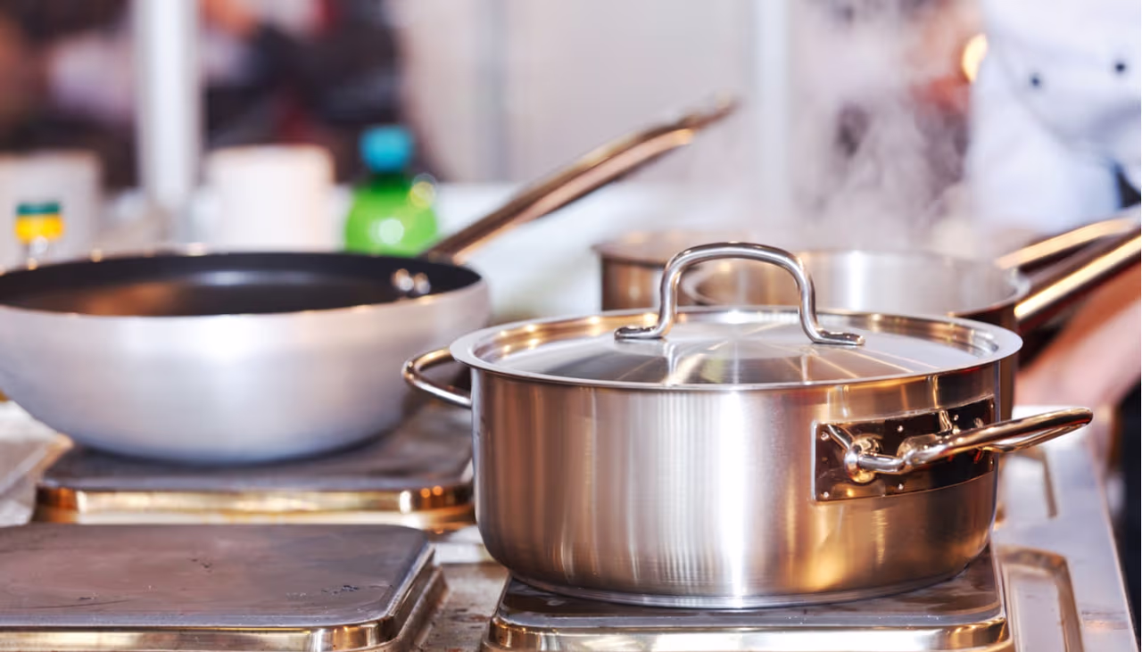 Guardar una olla con comida en el refri es un gran error y puede dañar ...
