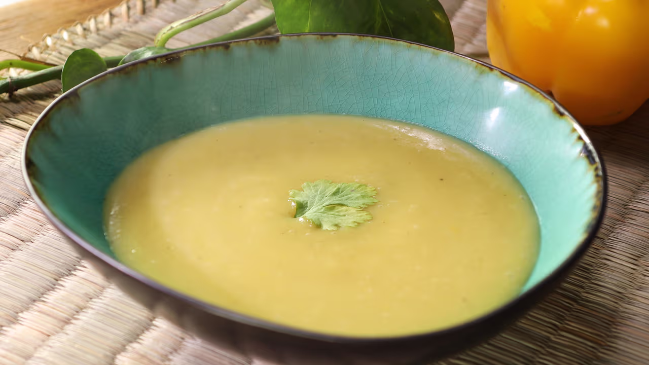 Receta de crema de pimiento amarillo | Delicioso | Univision