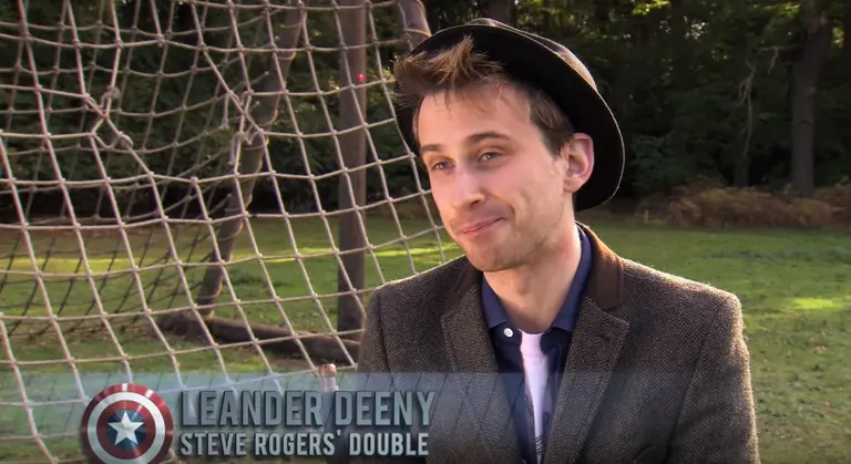 Leander Deeny es el cuerpo debilucho y pequeño de Capitán América que ...