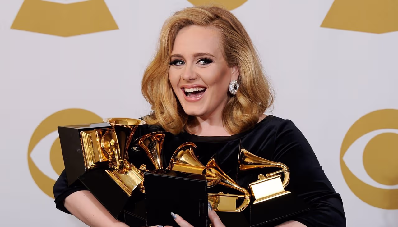 Adele ahora tiene una cinturita de envidia y la presumió con un vestido ...