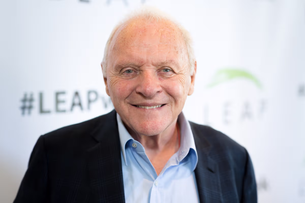 Anthony Hopkins luce igualito a Chabelo en su última selfie ¿será ...