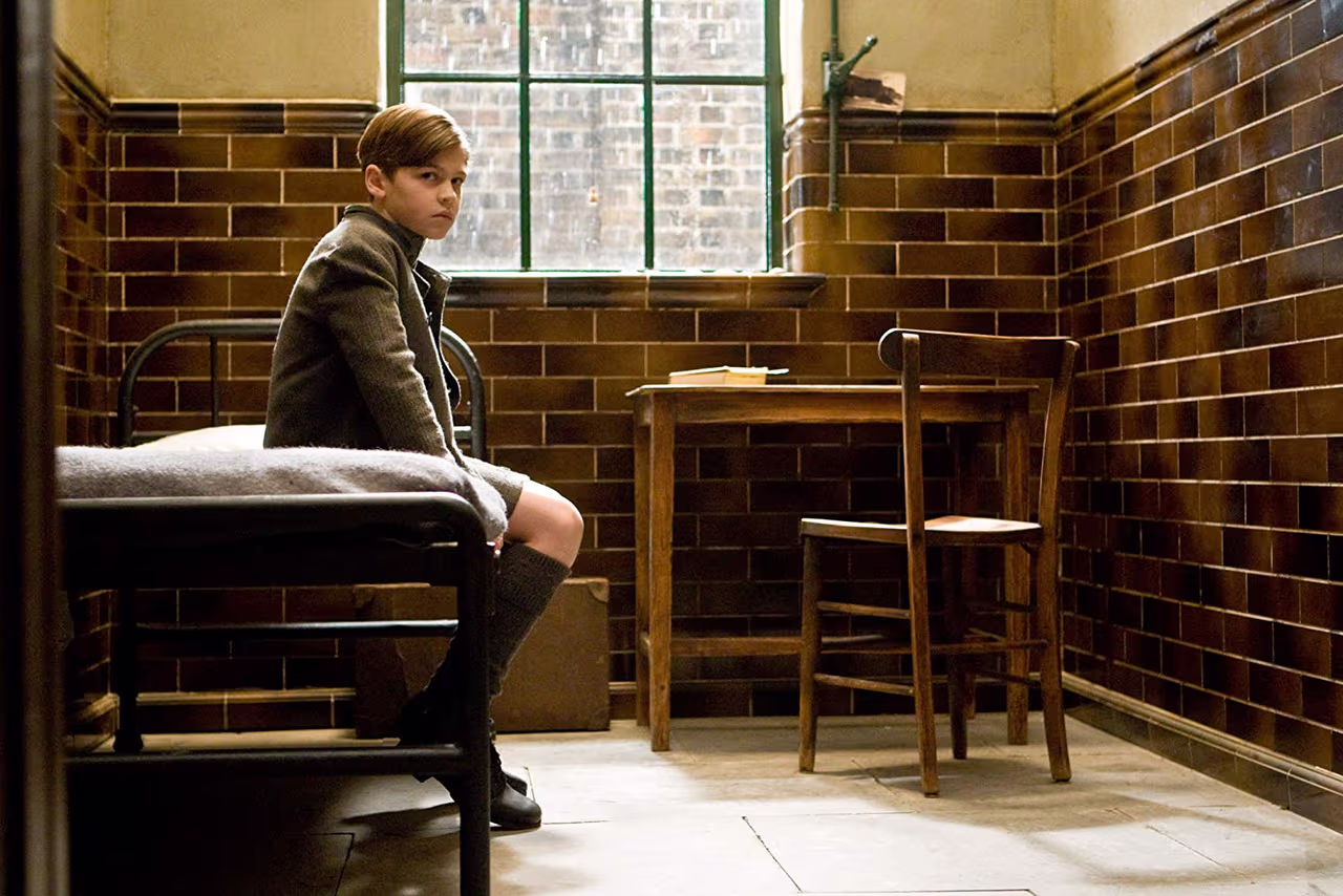 El pequeño que interpretó a Tom Riddle creció y su guapura es ...