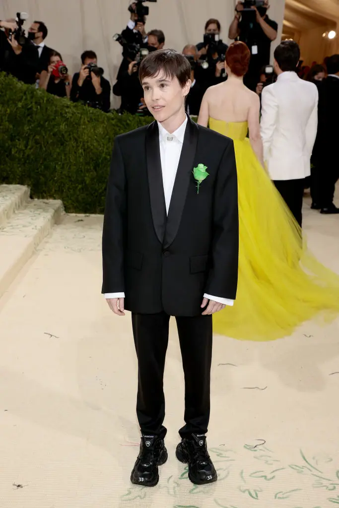 Elliot Page acudió renovado a la MET Gala: su 1era alfombra roja como ...