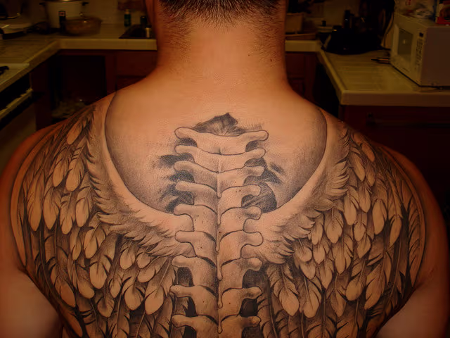Tatuajes de ángeles alados | Entretenimiento Cultura Pop | Univision