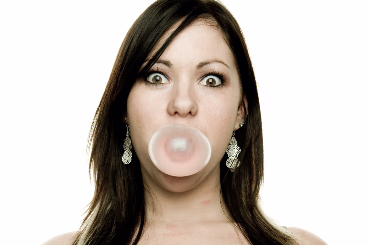 7 Razones para dejar de comer chicle | Estilo de Vida Bienestar | Univision