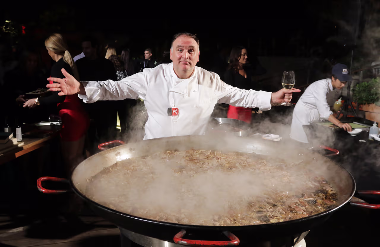 POTUS reconoce al chef José Andrés con la Medalla de las Humanidades ...