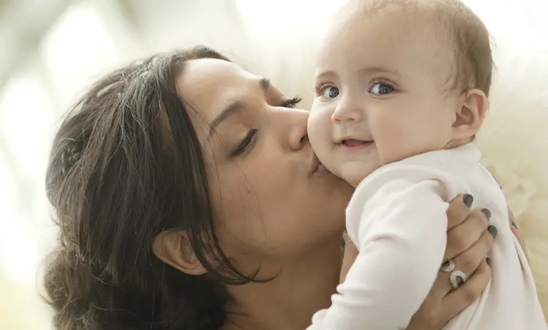 ¿Cómo aprenden a amar los bebés? | Estilo de Vida Madres | Univision