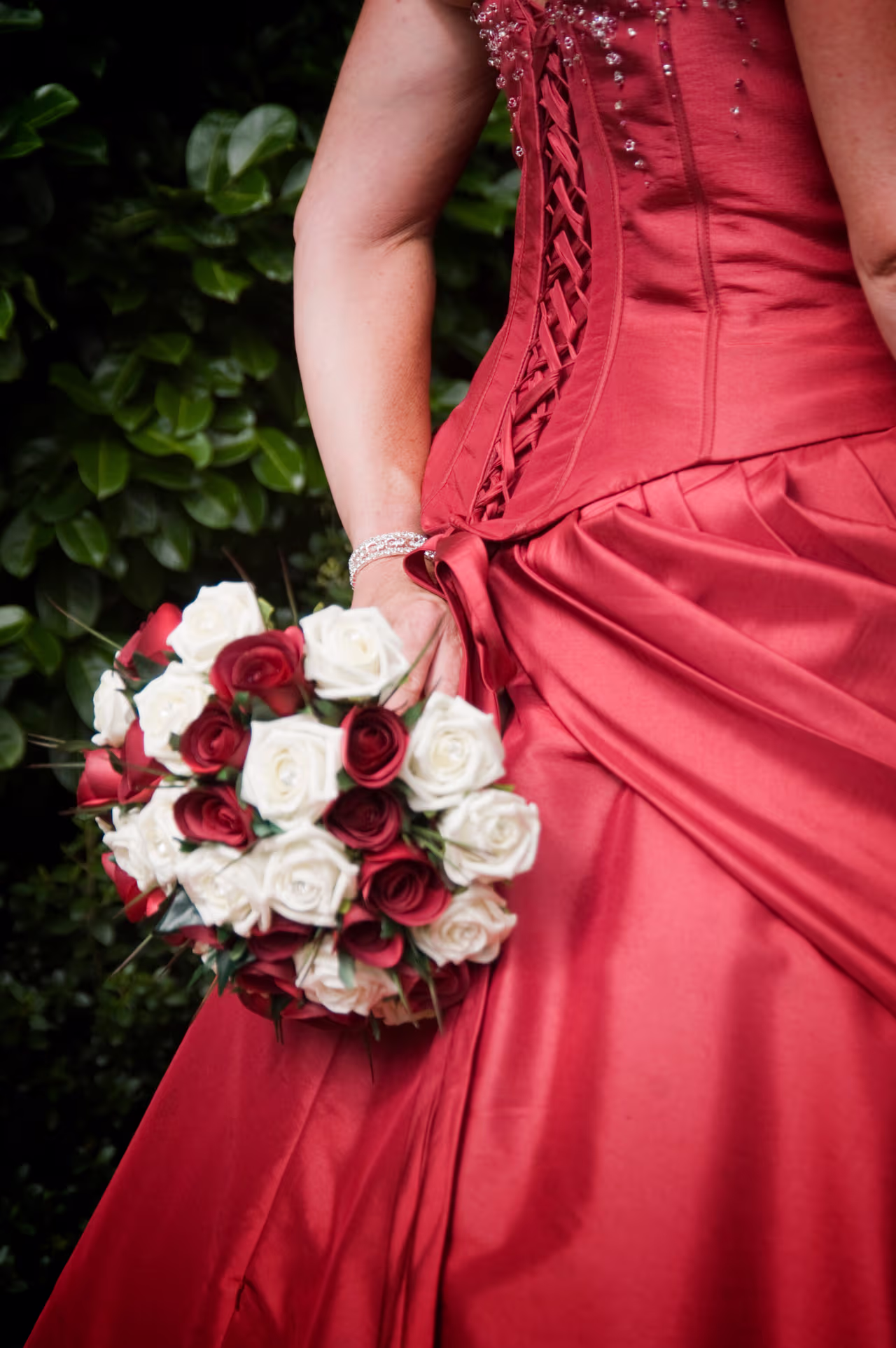 Novias en rojo | Estilo de Vida Parejas | Univision