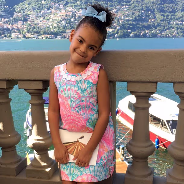 Blue Ivy luce encantadora en París | Univision Famosos | Univision
